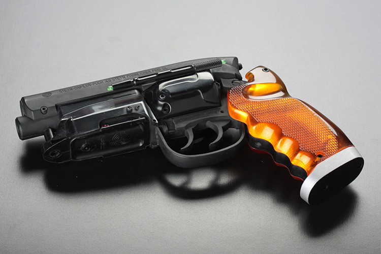 Tomenosuke Blaster 2049 Stunt Model Kit – Plastic and Plush